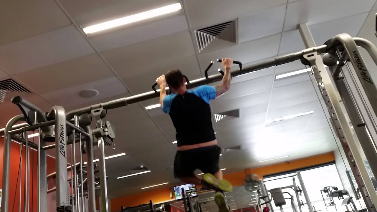 Rotational pull ups - YouTube