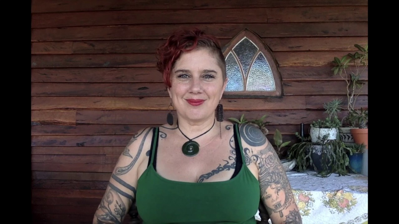 Hoarding Unpacked: meet course facilitator Maire Barron - YouTube