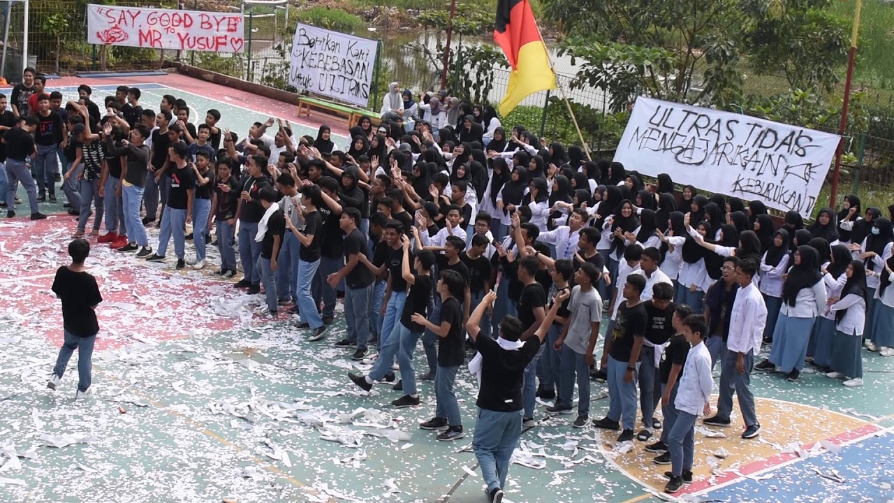 ULTRAS 2 JERMAN "KARTONYONO MEDOT JANJI" - YouTube