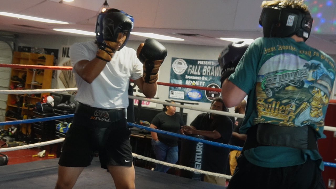 Rocky Hernandez Light Spar Open Workout Session #boxing #sparring - YouTube