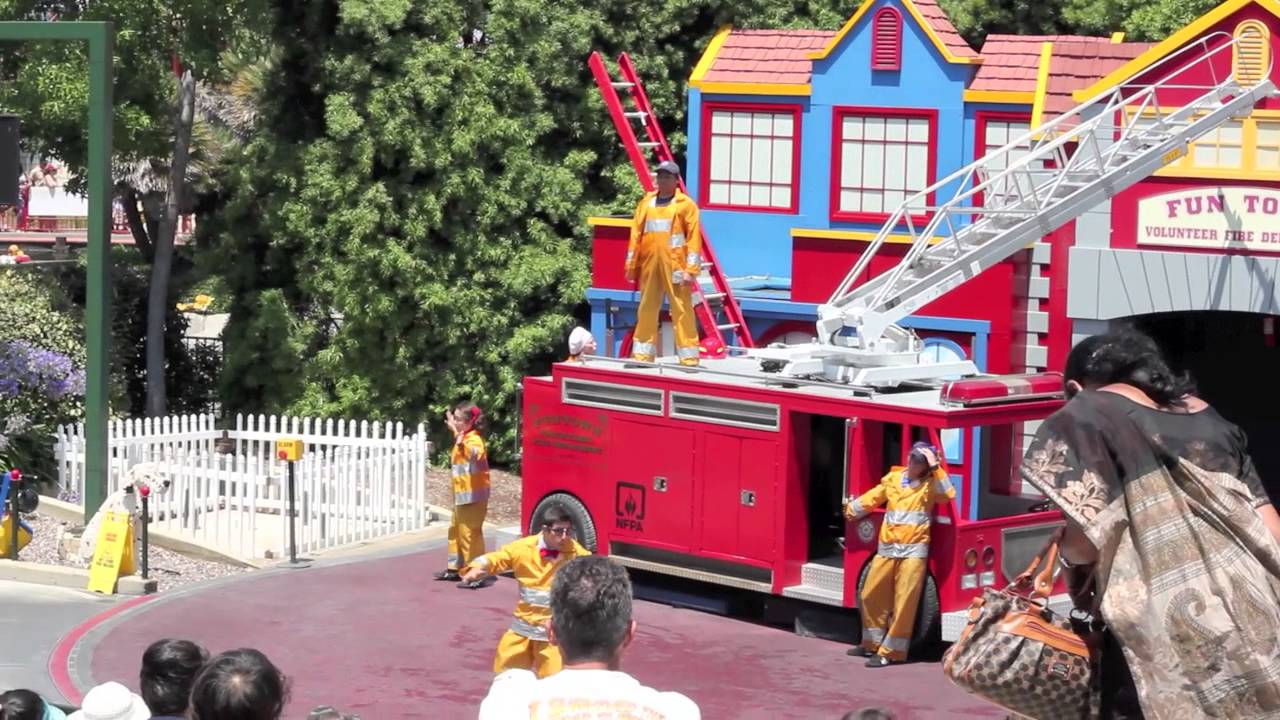 Legoland Firetruck Show - YouTube