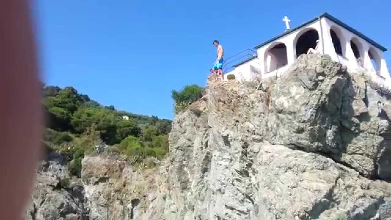 Extreme cliff diving ( cliff jumping ), 20 m Italy - YouTube
