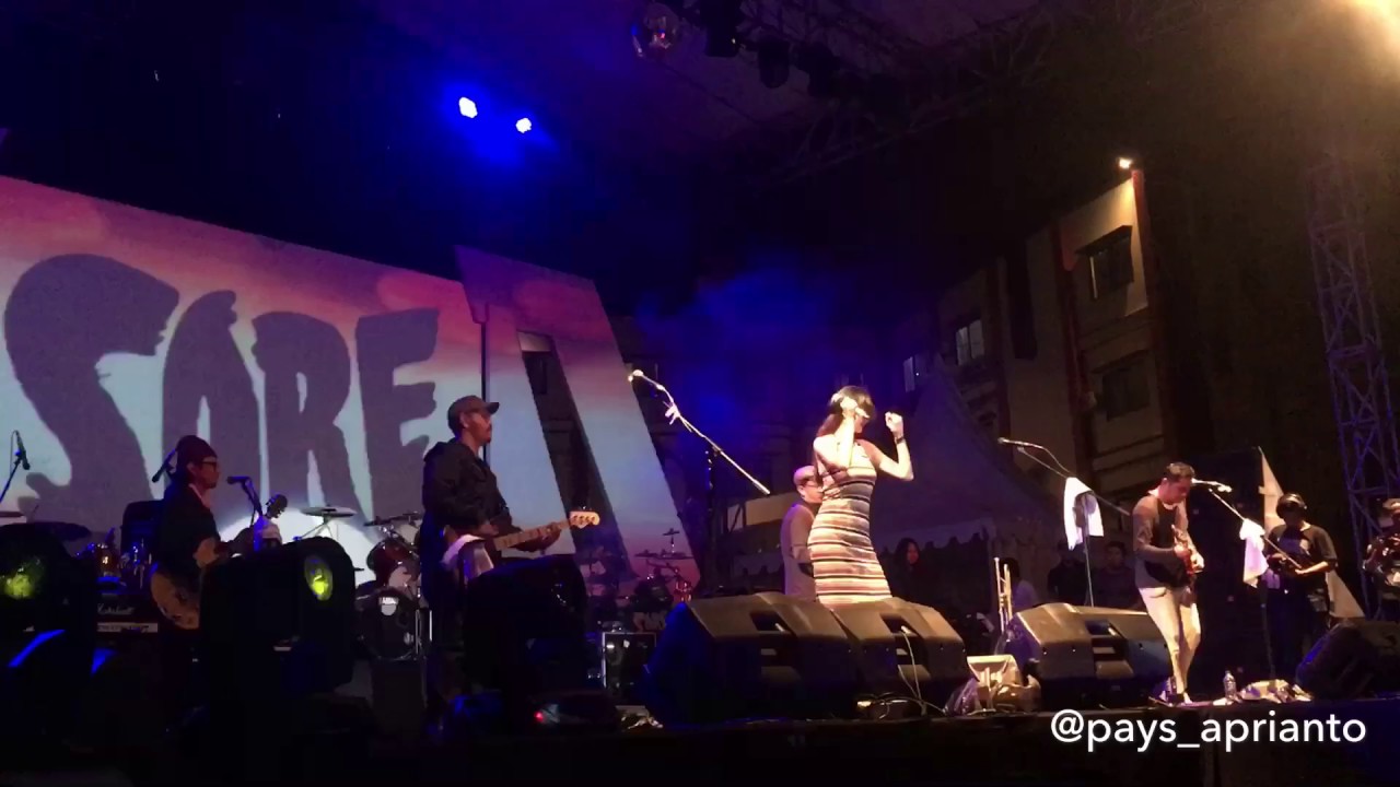SORE Feat AURA KASIH - Ssst !! at Authenticity Palu 2016 - YouTube