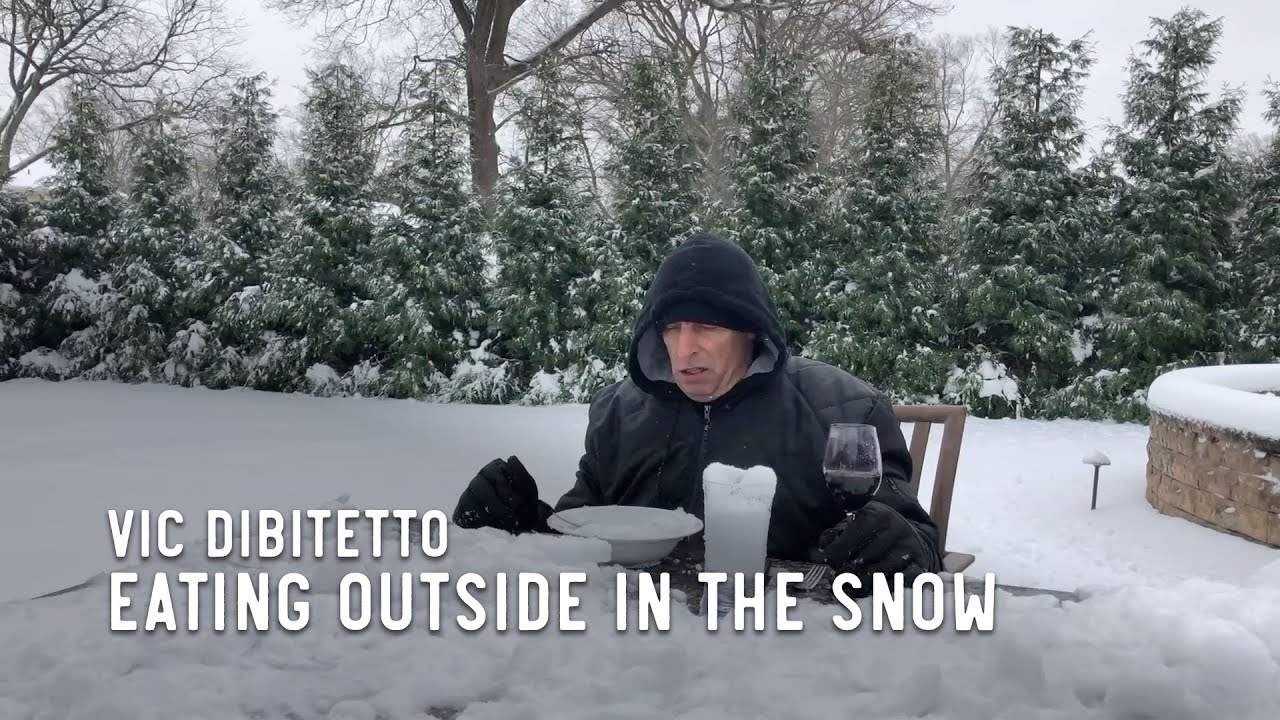 Eating outside in the snow - YouTube