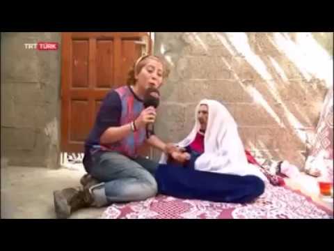 TRT Muhabirini Yemeye Çalışan Nine - ZOMBİ NİNE -