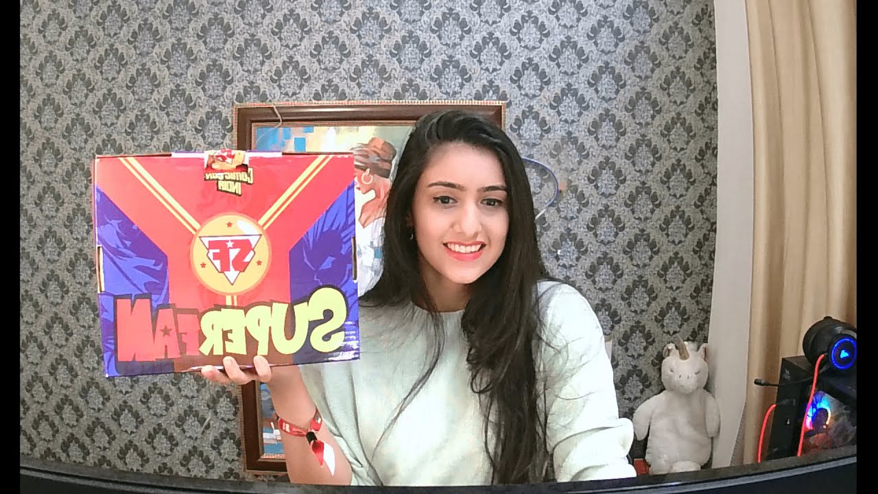 🔴 OPENING COMIC-CON DELHI GOODIES! CHILLING AND VALORANT LIVE GLOG#142 ...