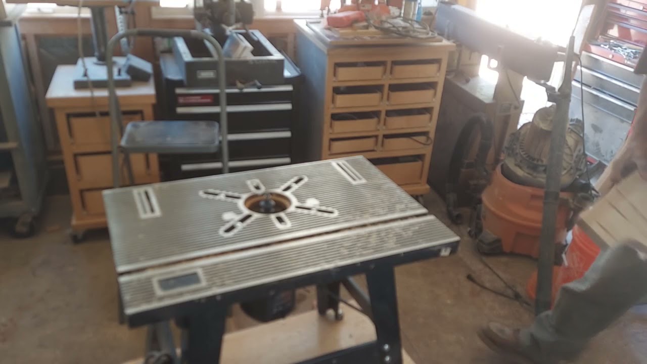 Free Hand Shaping on the Router Table - YouTube