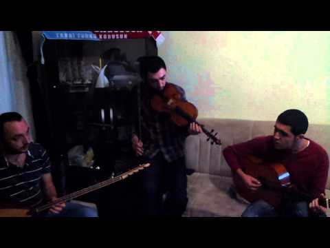 Evde müzik.. Ali Ayşe'yi Seviyor..