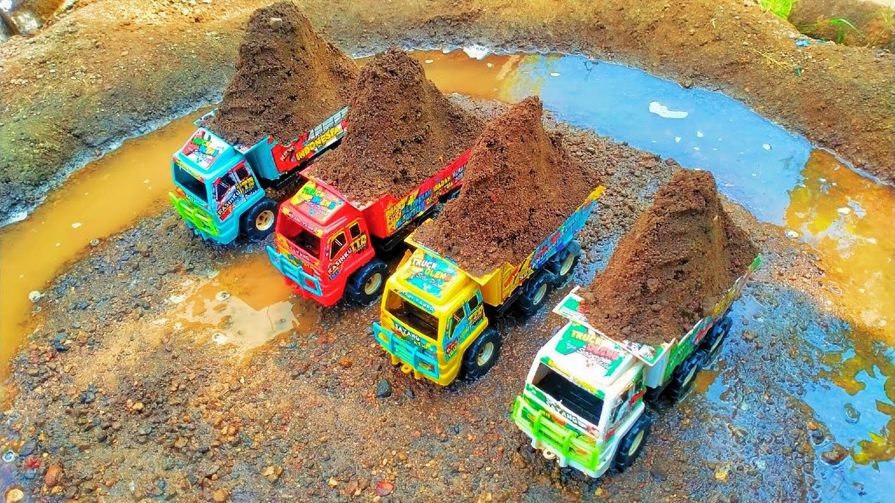 Membersihkan Truk Tronton pasir Dan menemukan mobil mobilan, Tamiya ...