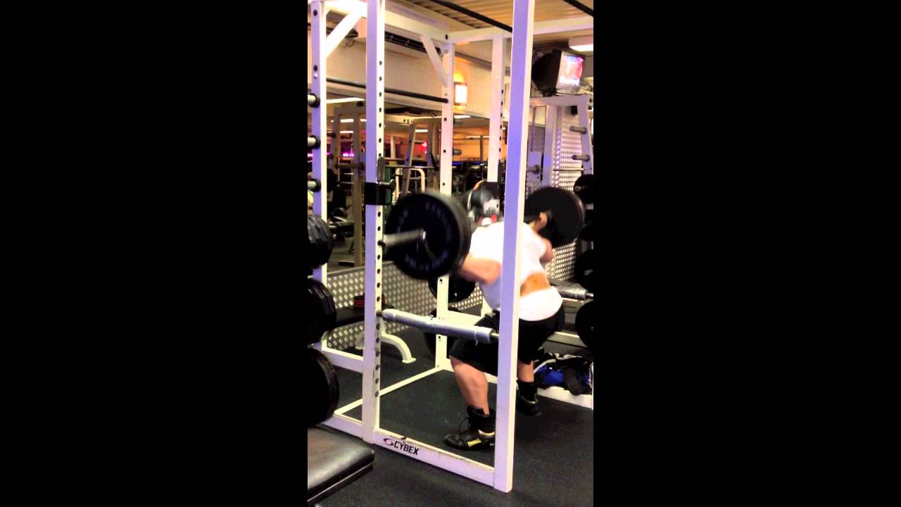 Widowmaker squat. First squats of the year. - YouTube
