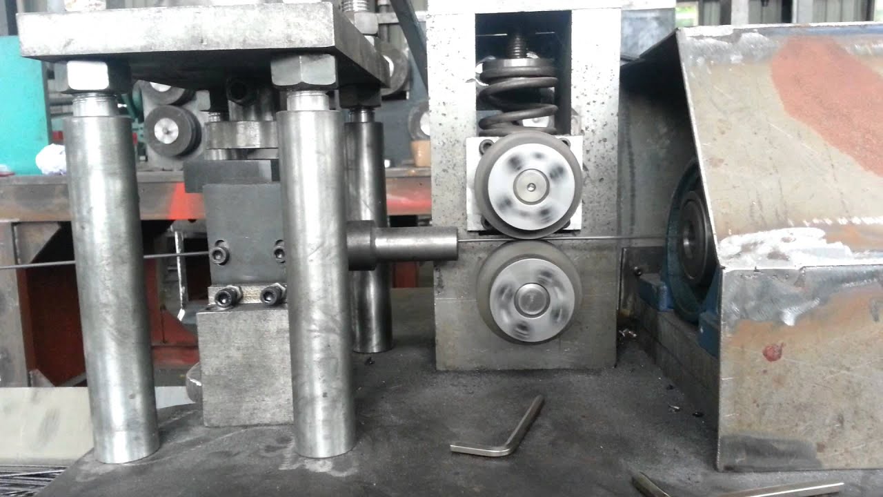 Welding wire straightness and cutting machine - YouTube