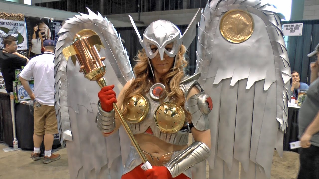 Savage Hawkgirl Cosplay - C2E2 2013 - YouTube