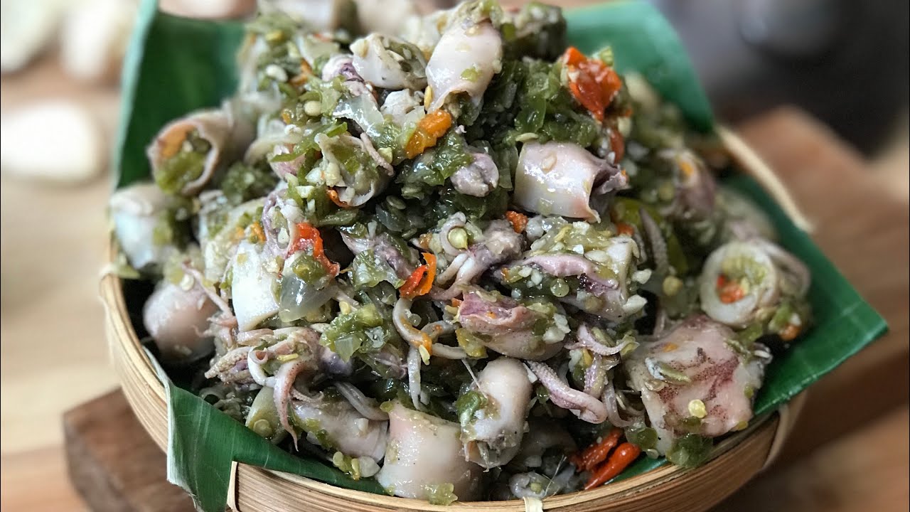 Jualan Lauk Mateng, Salah satunya Cumi Sambel Cabai Ijo. Bisa sumber ...