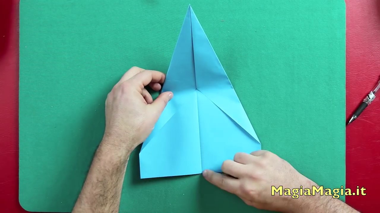 How to make a fast as hell paper airplane aereo velocissimo - YouTube