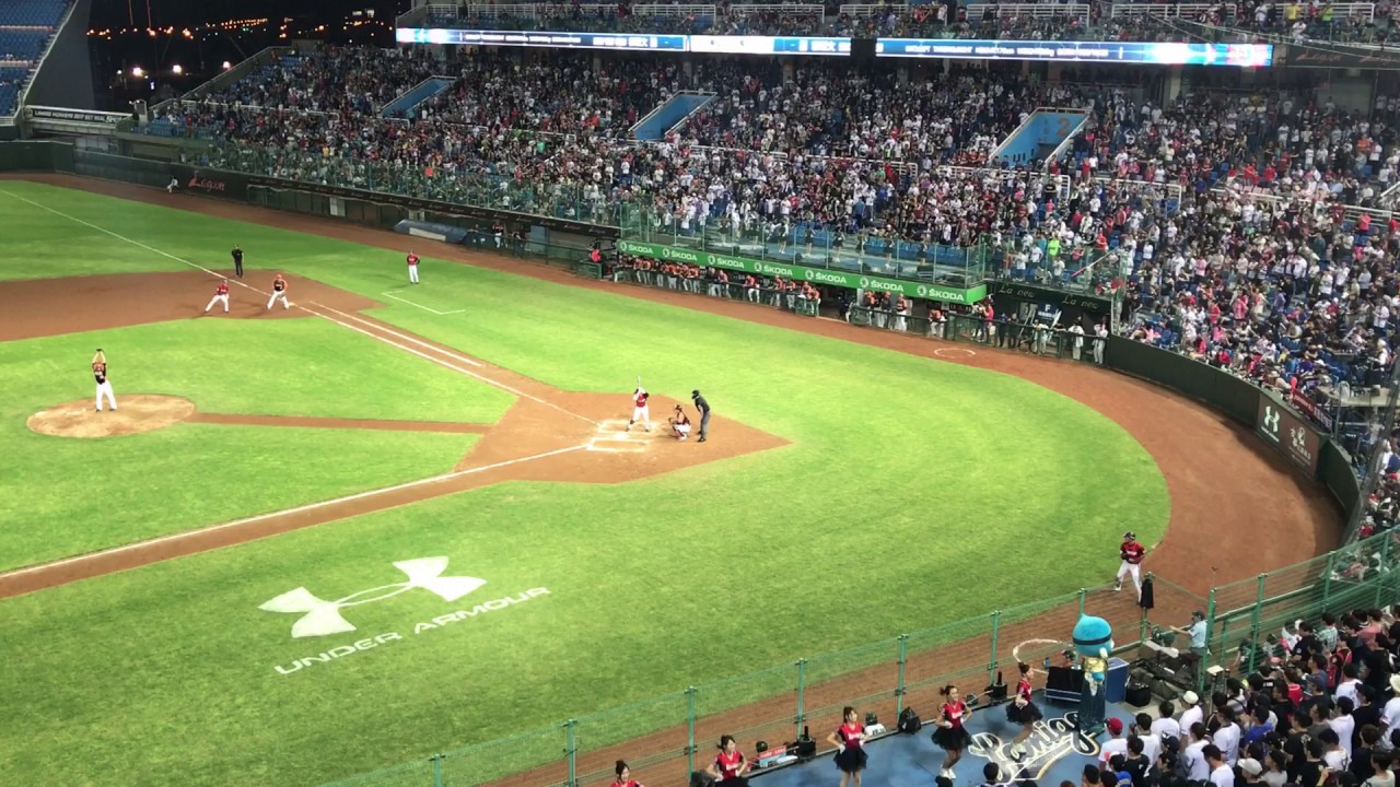 Inaba jump in Taiwan Taoyuan Lamigo 2017 - YouTube