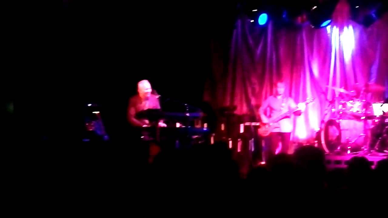 Joe Jackson and Graham Maby at Dolan's in Limerick - YouTube