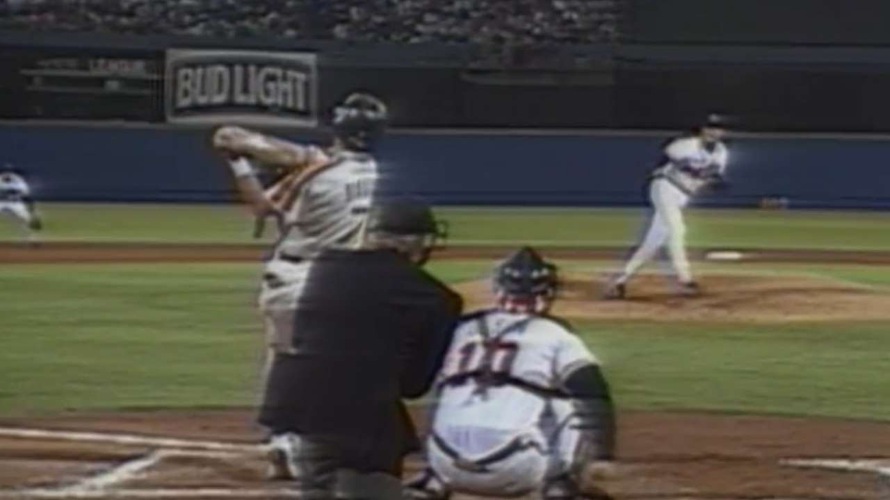 Craig Biggio hits a home run off John Smoltz - YouTube