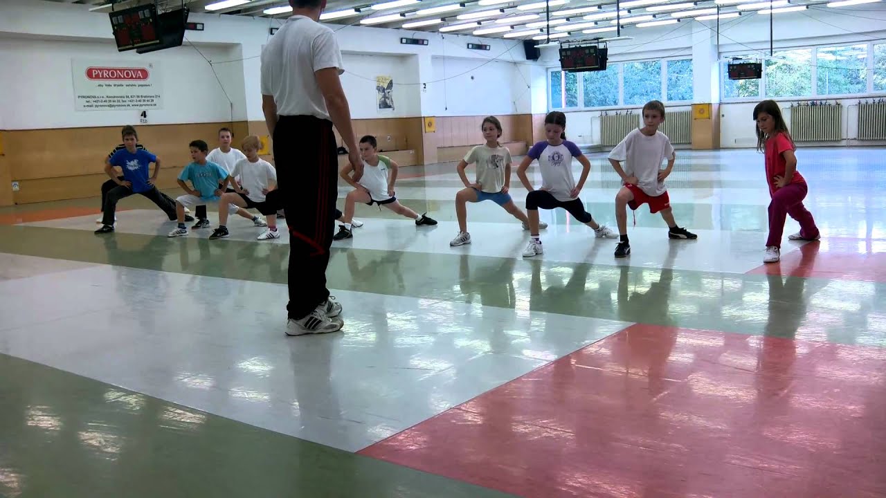 Fencing footwork for beginners.mp4 - YouTube