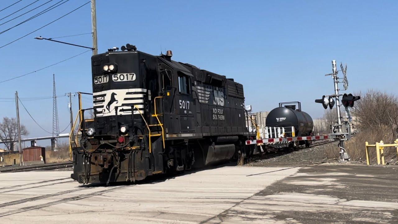 NS 5017 Leads RR-3 into River Rouge! - YouTube
