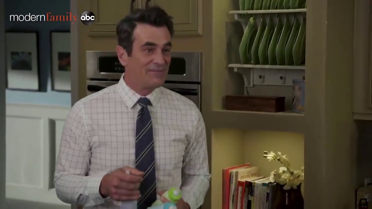 Modern Family 11x02 Promo "Snapped" - YouTube