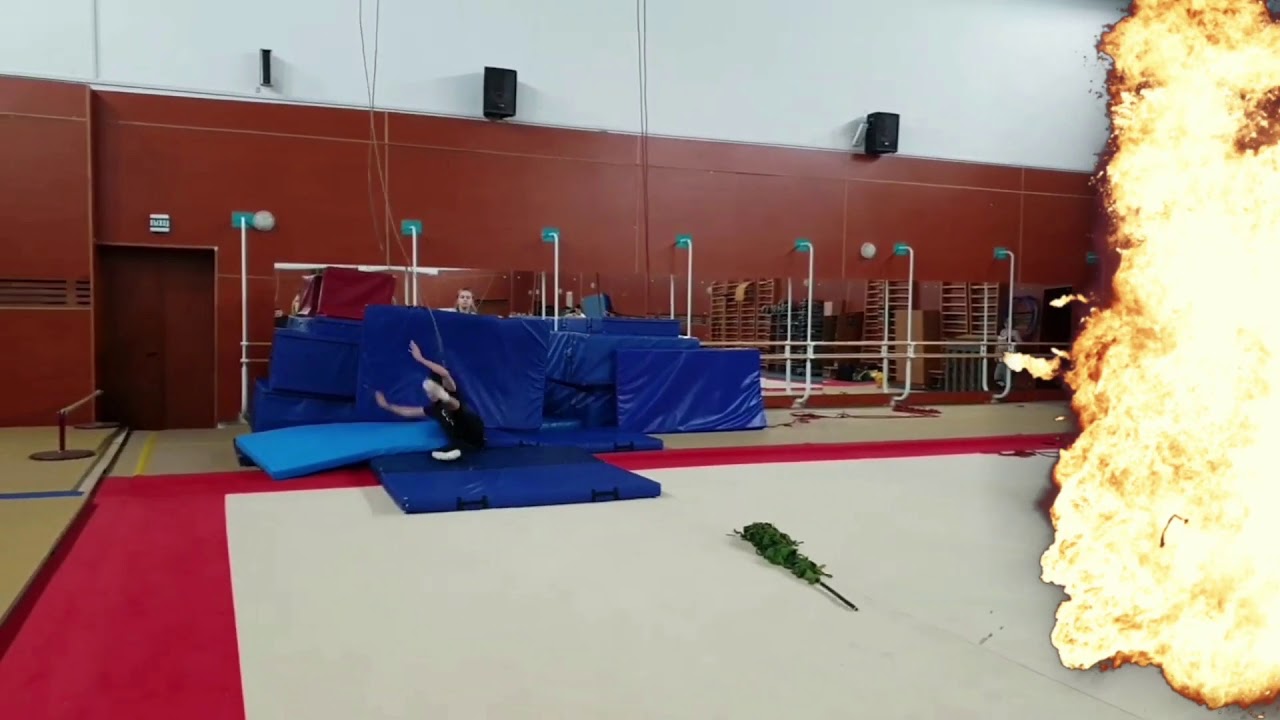 STUNT RIGGING /DAREDEVIL stunt team - YouTube