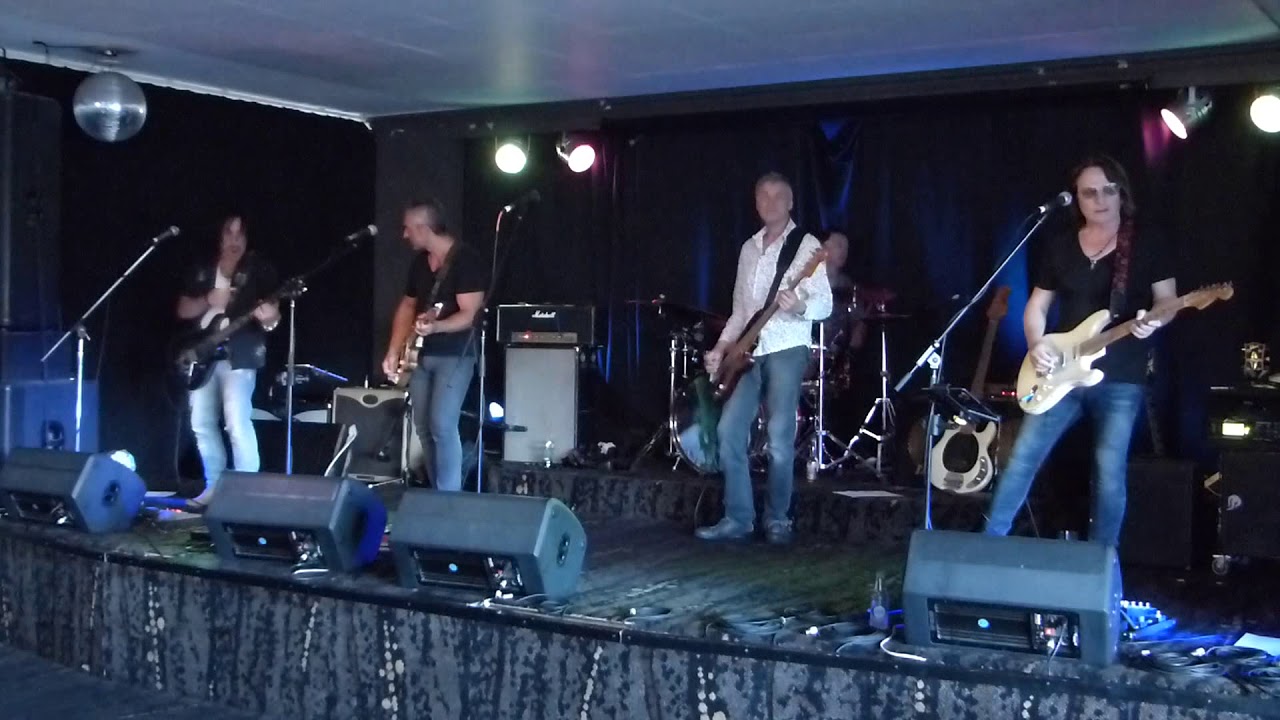 Walking On The Moon, Tank @Beaches feat Randall Waller - YouTube