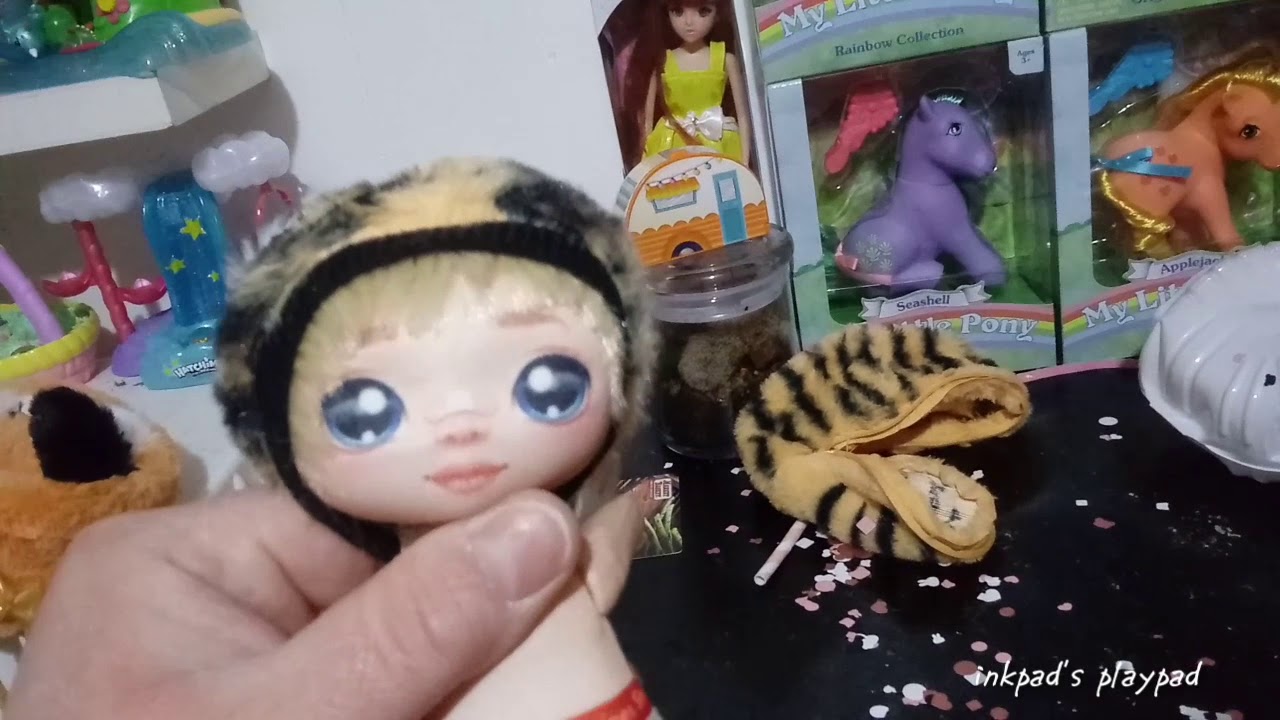 Na! Na! Na! Surprise Series 1- "CJ Cuddles" - YouTube
