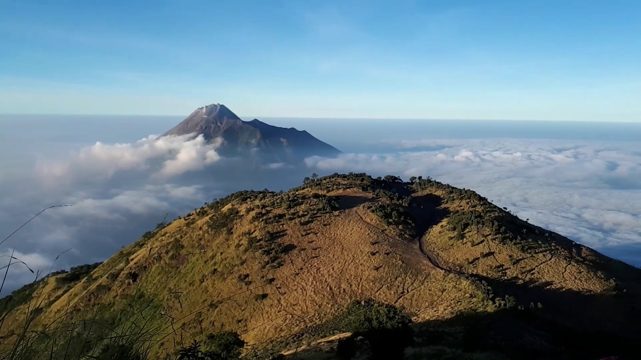 Gunung merbabu sekaligus pendakian pertama saya - YouTube
