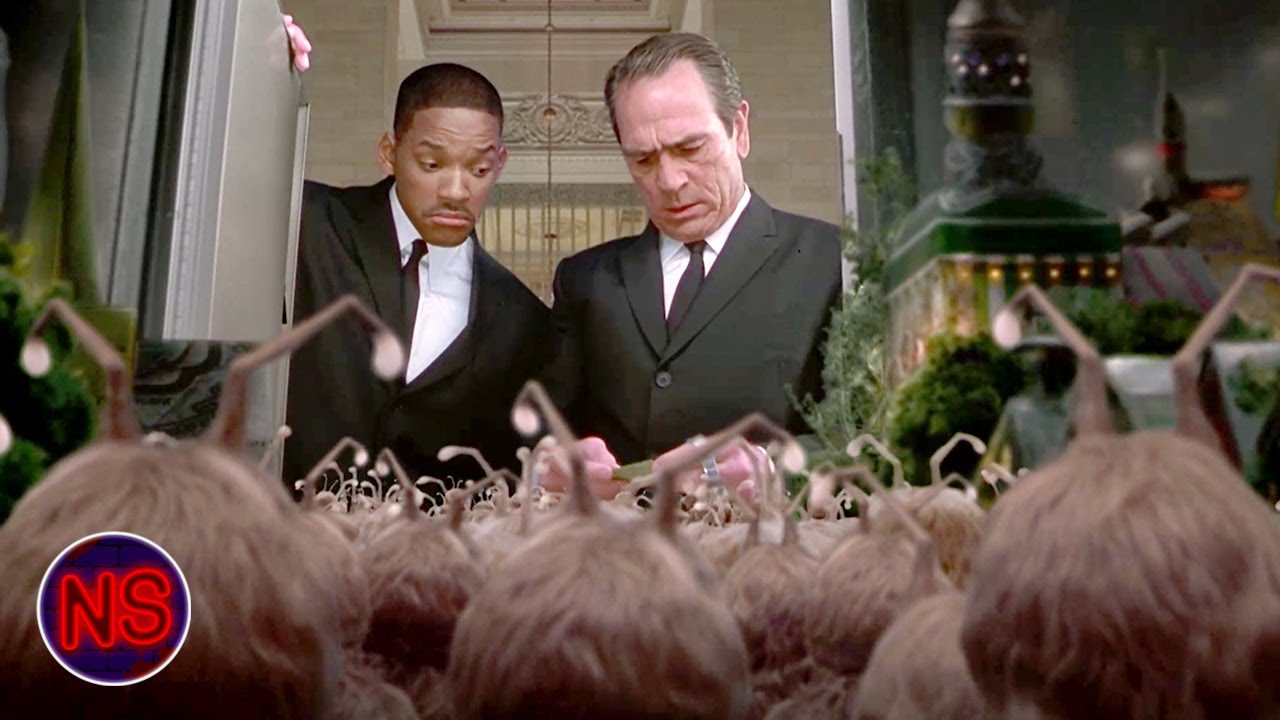 The Tiny Town Folk of Locker C18 | Men in Black II | Now Scaring - YouTube