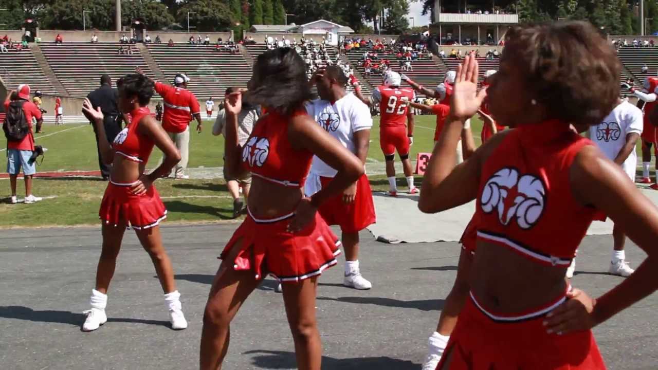 2013 WSSU Cheerleaders Lights Out - YouTube