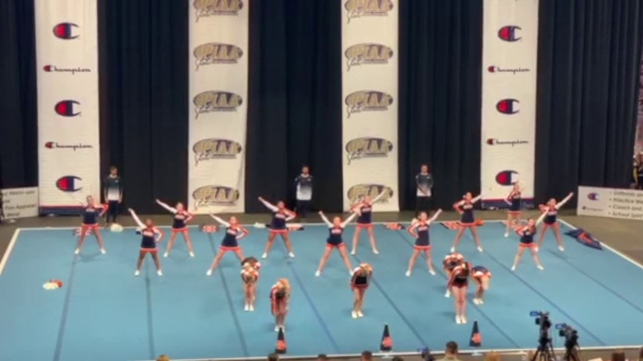 Hershey Cheerleaders perform at States - YouTube