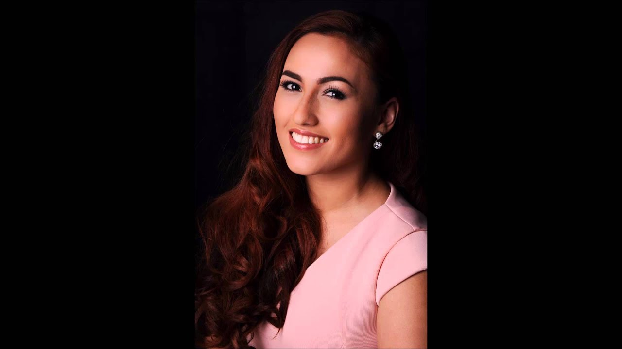 Jade Riccio-Caro Nome Live performance - YouTube