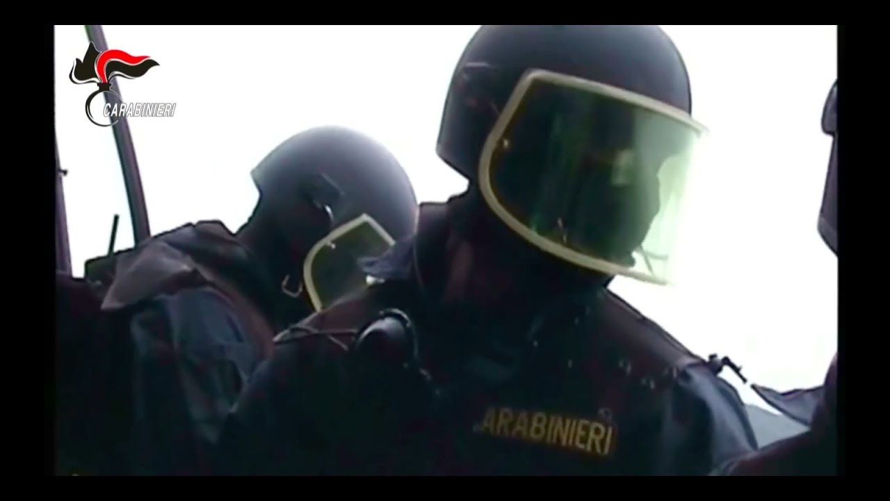 Gruppo di Intervento Speciale - GIS Carabinieri - YouTube