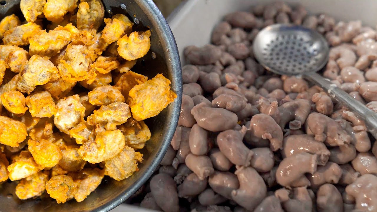 Enjoy the DELICIOUS hot Fried Fish Stomach right on the sidewalk ...