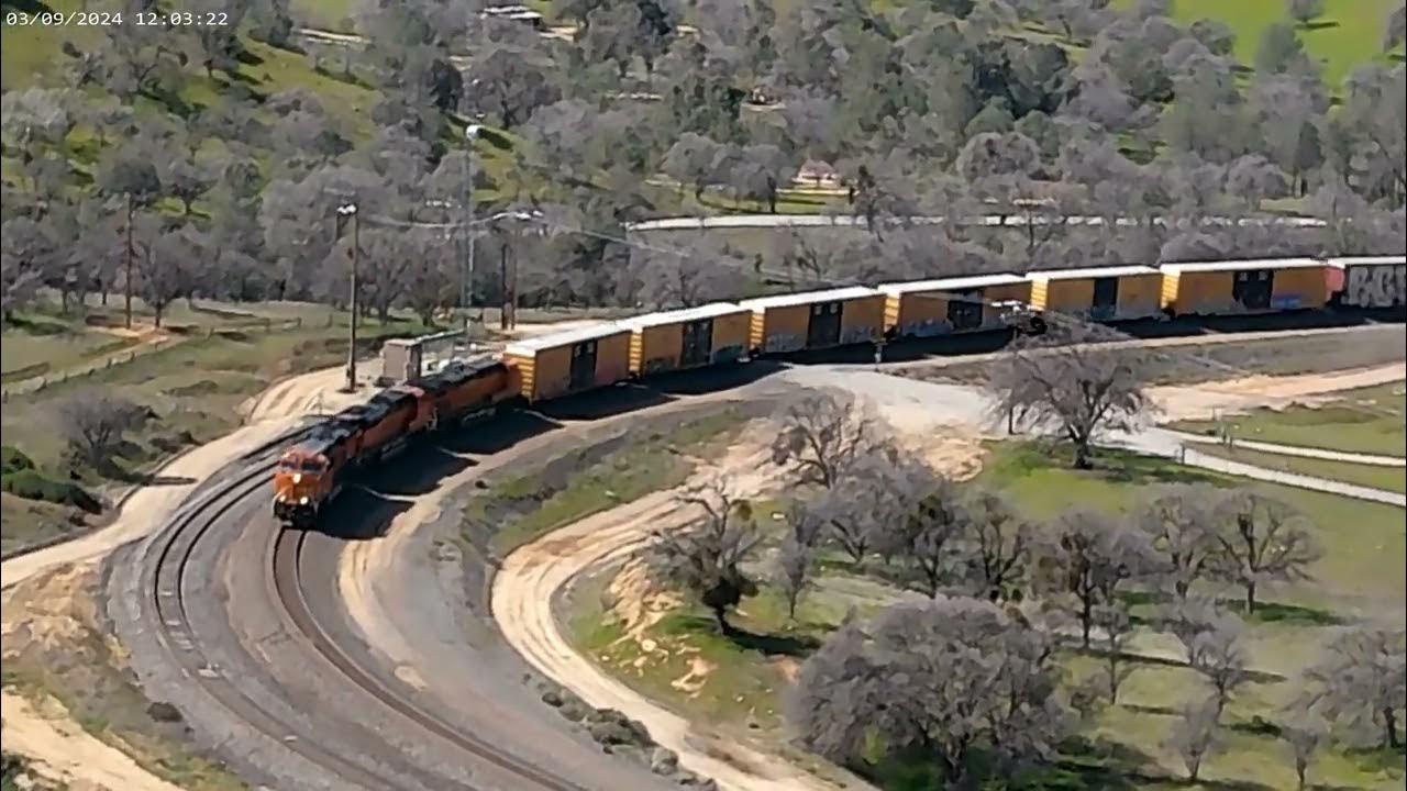 Tehachapi Loop BNSF manifest train with ex KCS power - YouTube