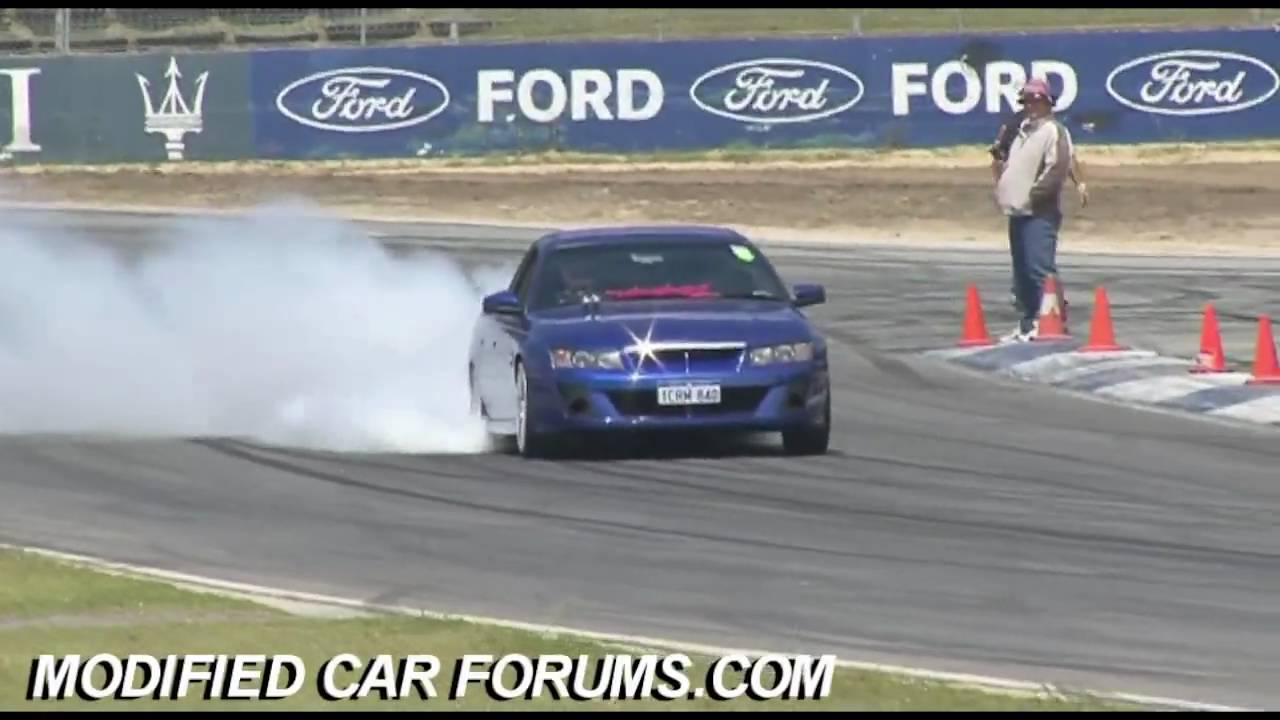 Blue VY Maloo ute powerskid at Perth Powercruise 2009 - YouTube
