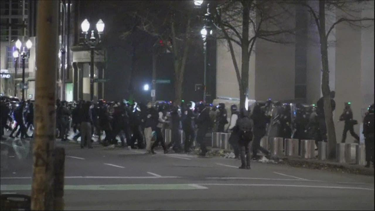 Crowd becomes destructive outside federal courthouse in downtown ...