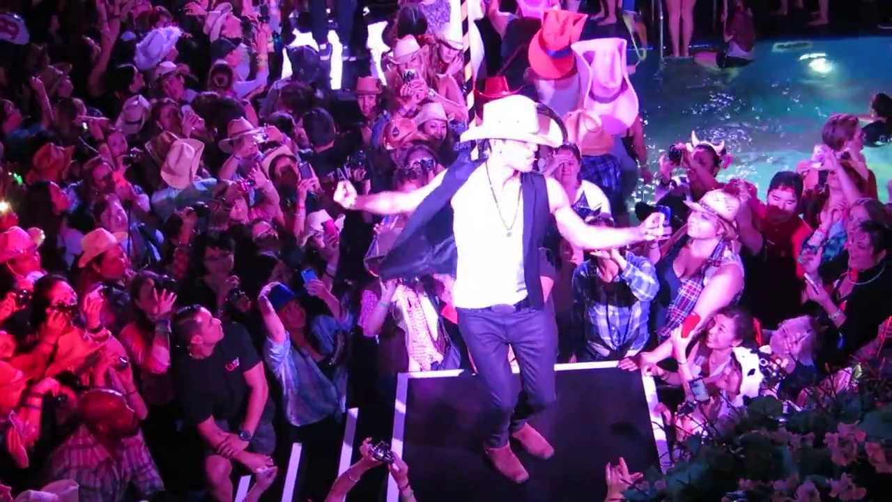 Jordan Knight dancing to Here Comes The Hotstepper - NKOTB Cruise 2014 ...