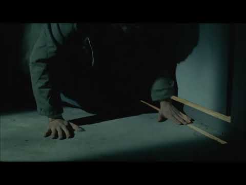 Bahoz filmi - Cemal işkence sonrası hücrede silahlı mücadele kararı alıyor