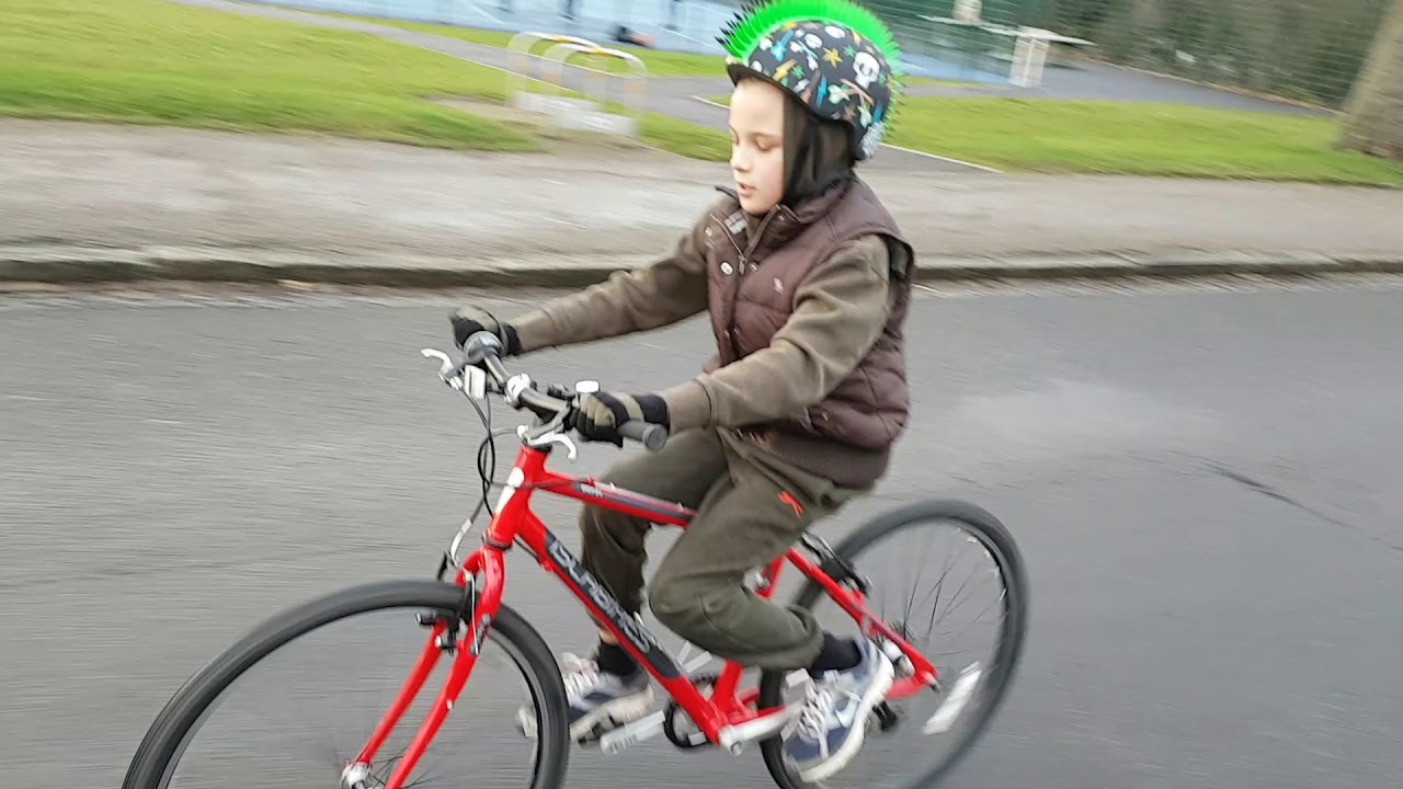 Zac's first ride on his new bike, first time ever using gears! 22.12.17 ...