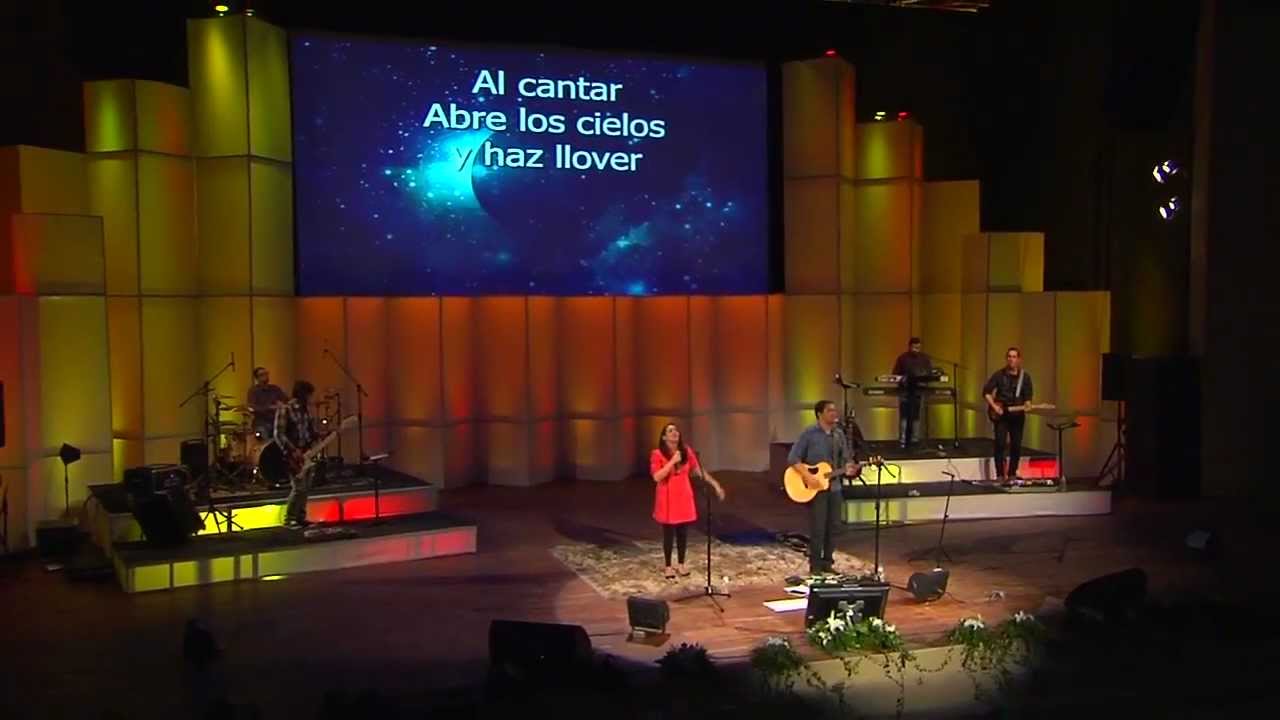Glorificate Jonathan y Sarah Jerez - Concierto Santo Domingo 2012 - YouTube