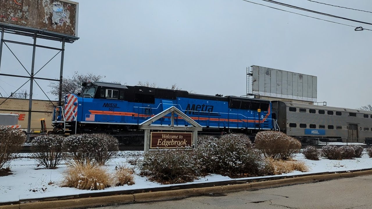 Brand new metra SD70MACH leads an outbound into Edgebrook - YouTube