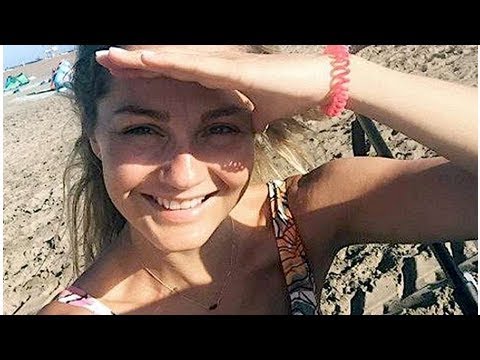 Ciężarna Małgorzata Socha na plaży. Tym razem to nie jej okrągły brzuch, a śliczne córczeki były ...