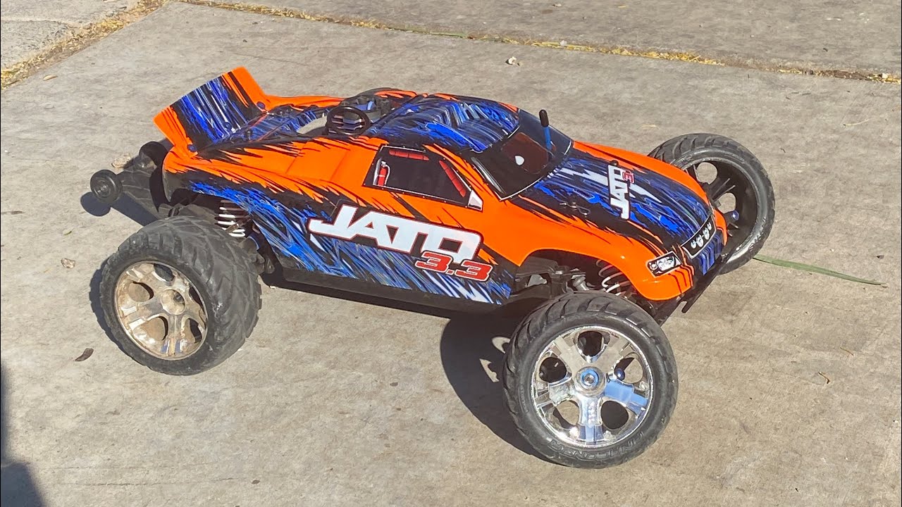TRAXXAS JATO 3.3 SPEED RUNS + WHEELIE - YouTube