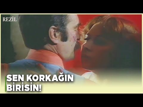 Rezil Türk Filmi | Figen Cazibesiyle Hakkı'yı Avucunun İçine Alıyor