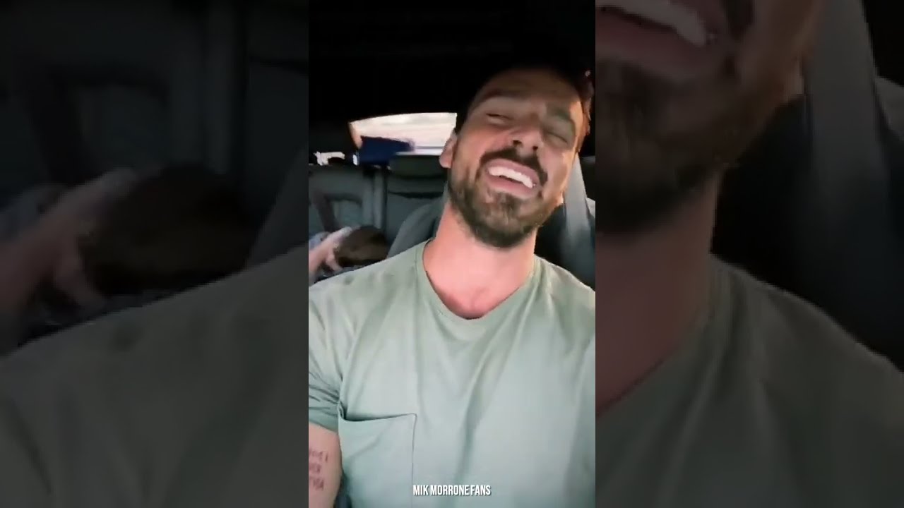 Michele Morrone and Simone Susinna singing "Gelosia" - YouTube