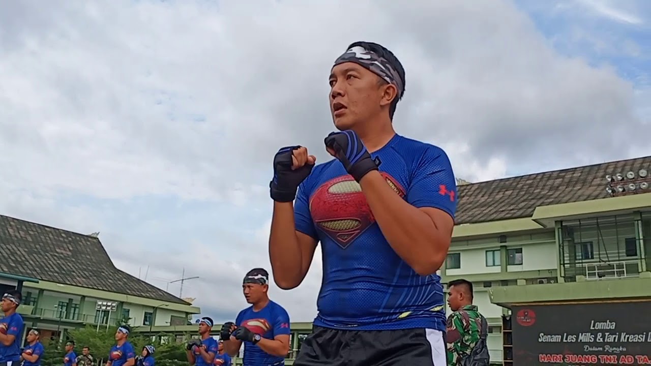 The Winner lomba senam Lesmil (Ajendam XII/Tpr) dalam rangka Hari Juang ...