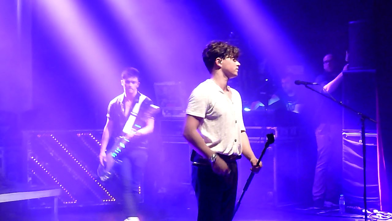 The Vamps - Hands - La Cigale - 18.05.2018 - YouTube