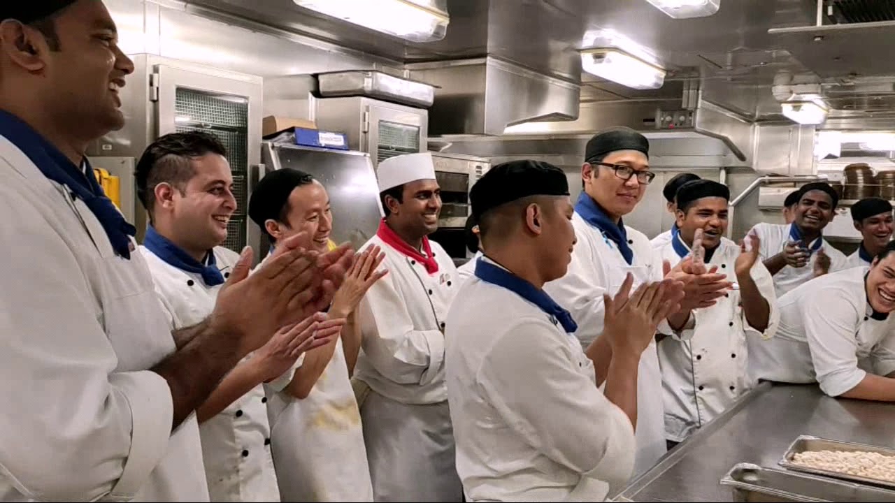 Chefs life onbord // carnival breeze // carnival Cruise line - YouTube