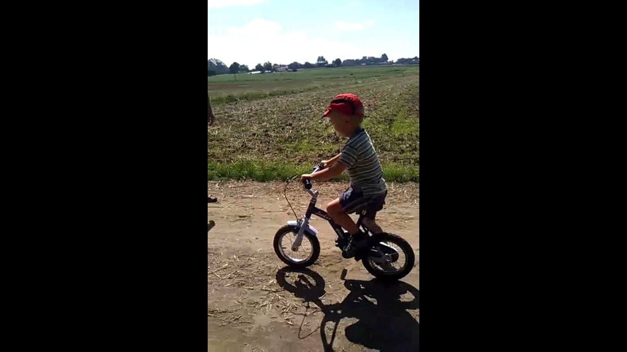 Jasio na rowerze - YouTube